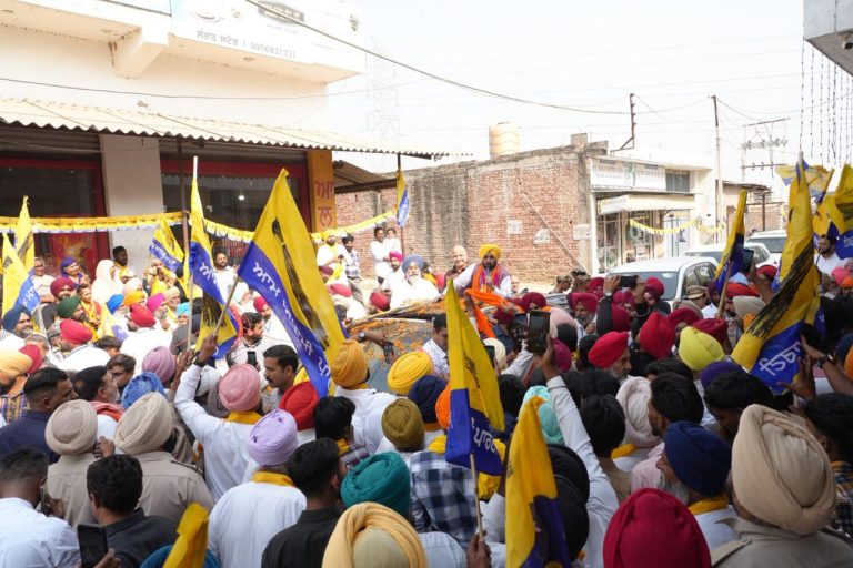 CM Bhagwant Mann Leads Massive Roadshow in Tarn Taran Constituency ...